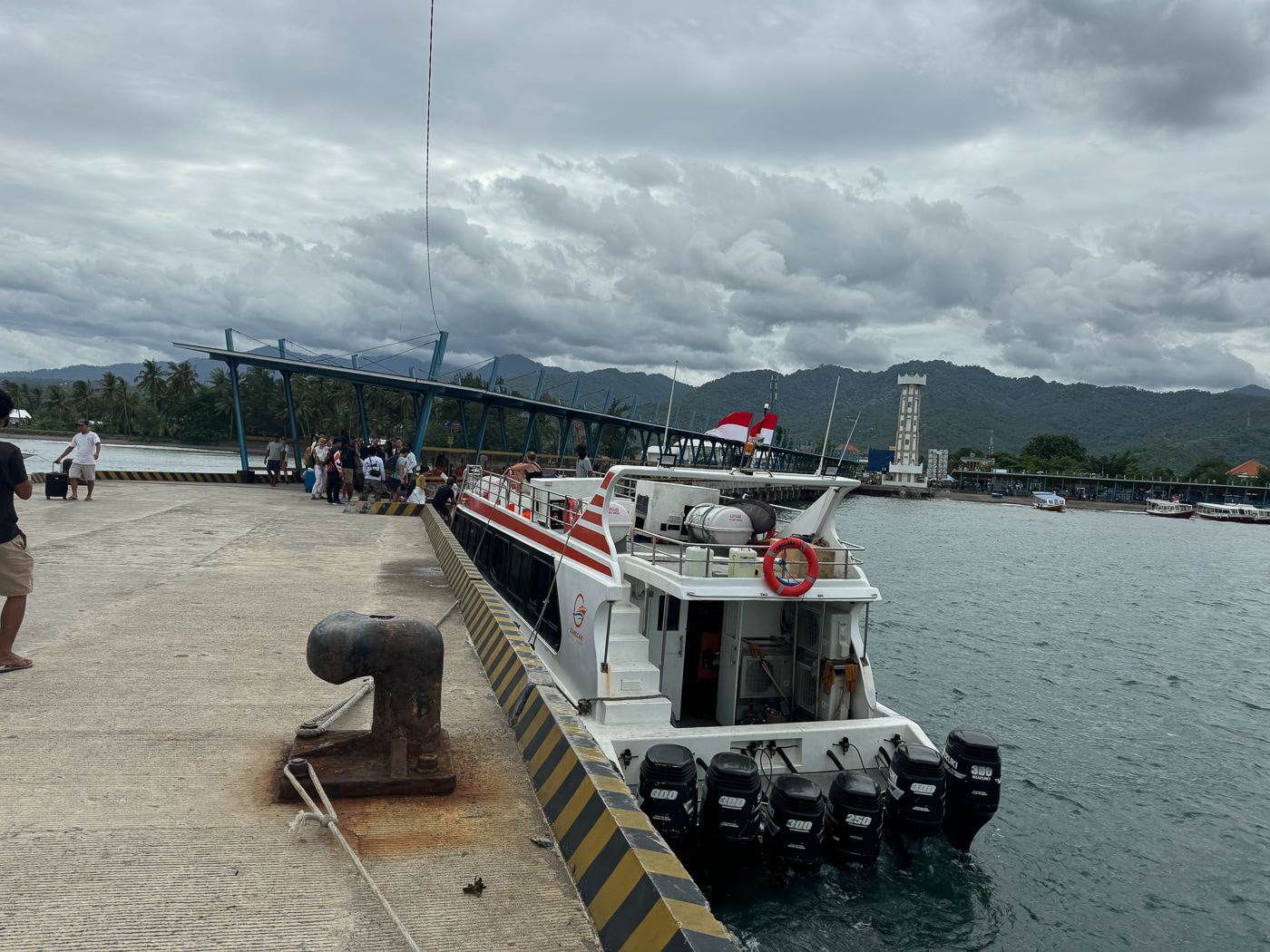 How to Survive Bangsal Harbor in Lombok: Local's Guide